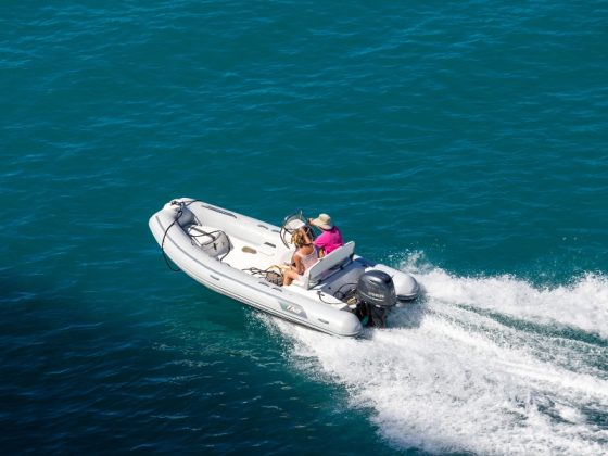 11 Types of Small Boats (2023)