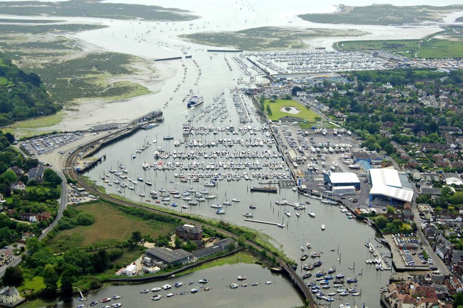 Lymington Marina - Reserva tu amarre online