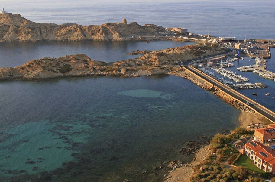 Port d lle Rousse - Réservez une place de port